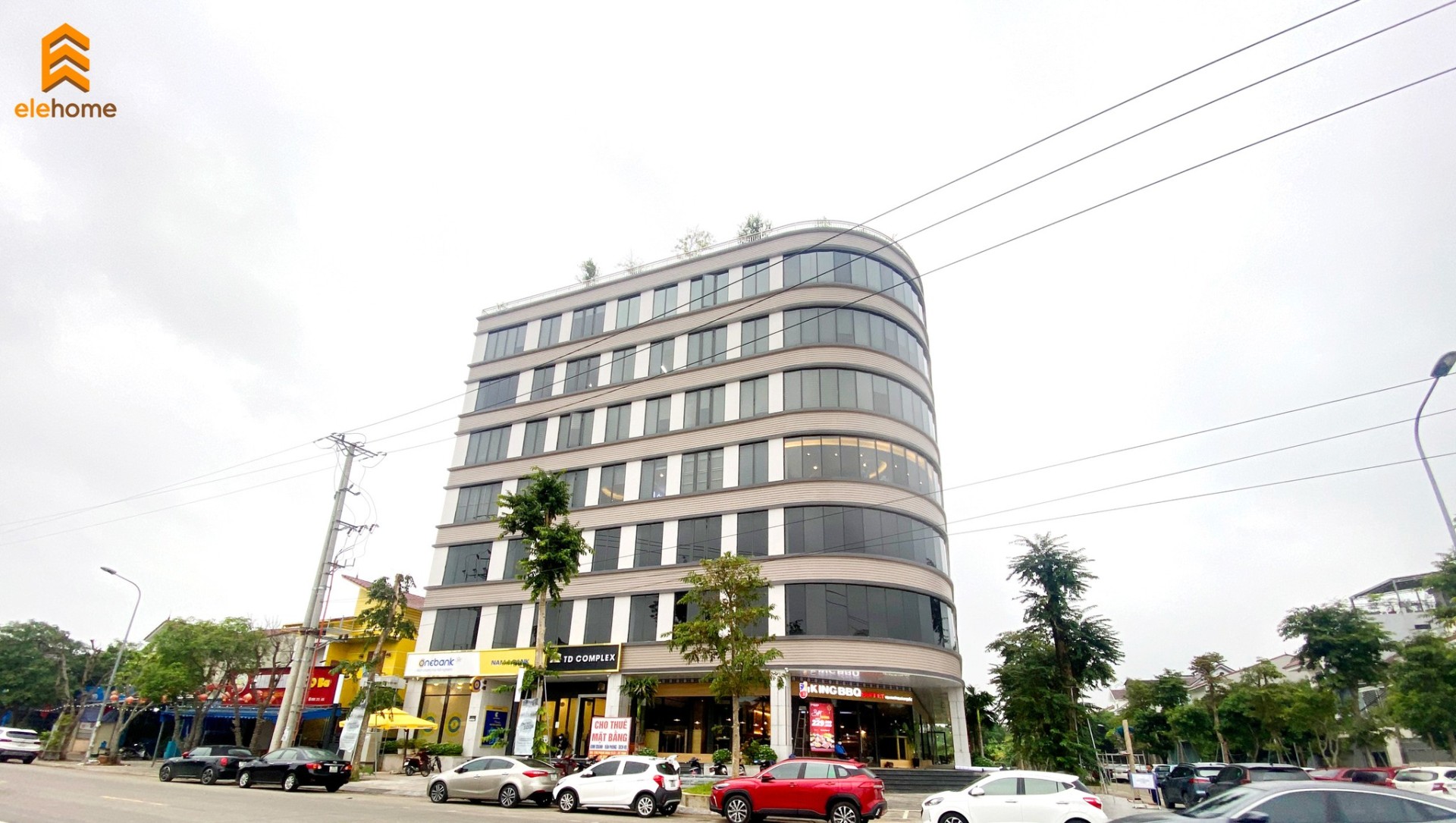 Thang máy toà nhà văn phòng